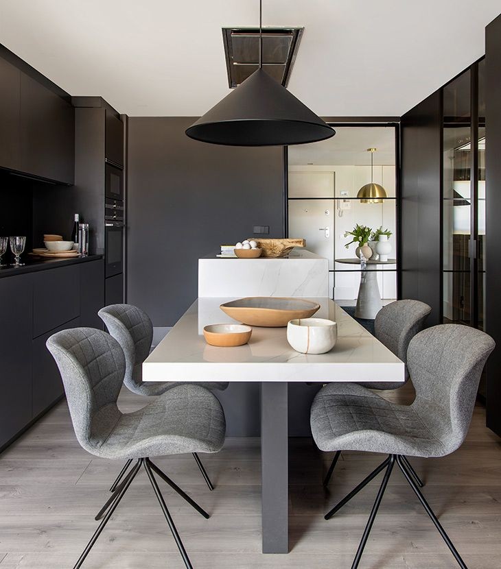 30 de idei de decorare a unei bucatarii in negru - Cozzy.ro